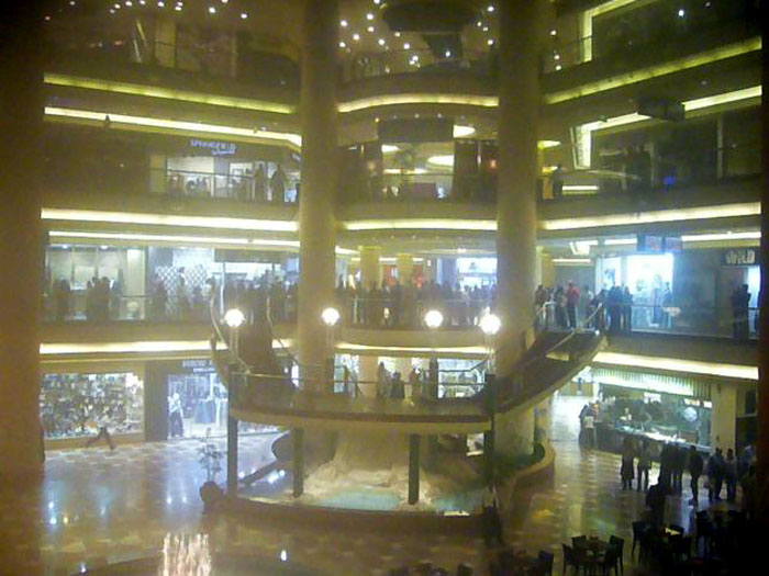 كونا : اصابة 10 اشخاص بالاختناق في حريق مجمع سيتي ستارز في القاهرة