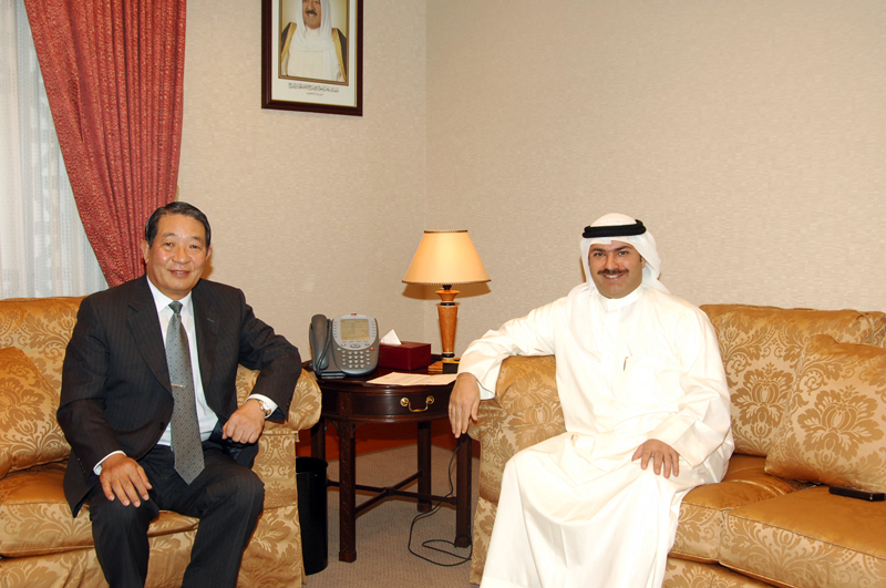 KUNA : Senior Kuwaiti official receives ambassadors