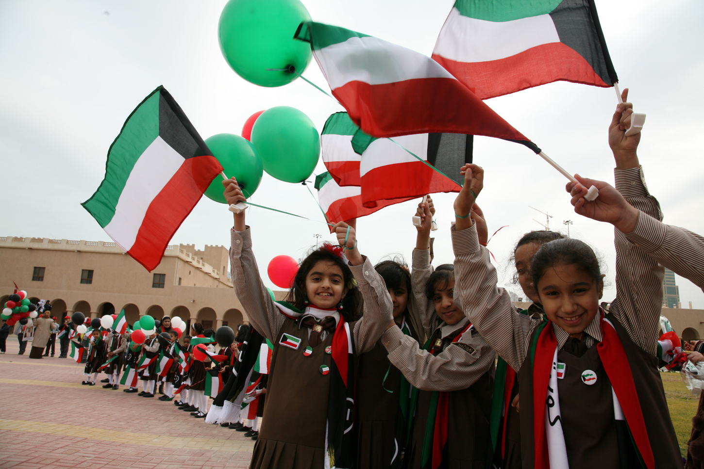 KUNA : Capital governorate raises Kuwaiti flag at Nayef Palace Square