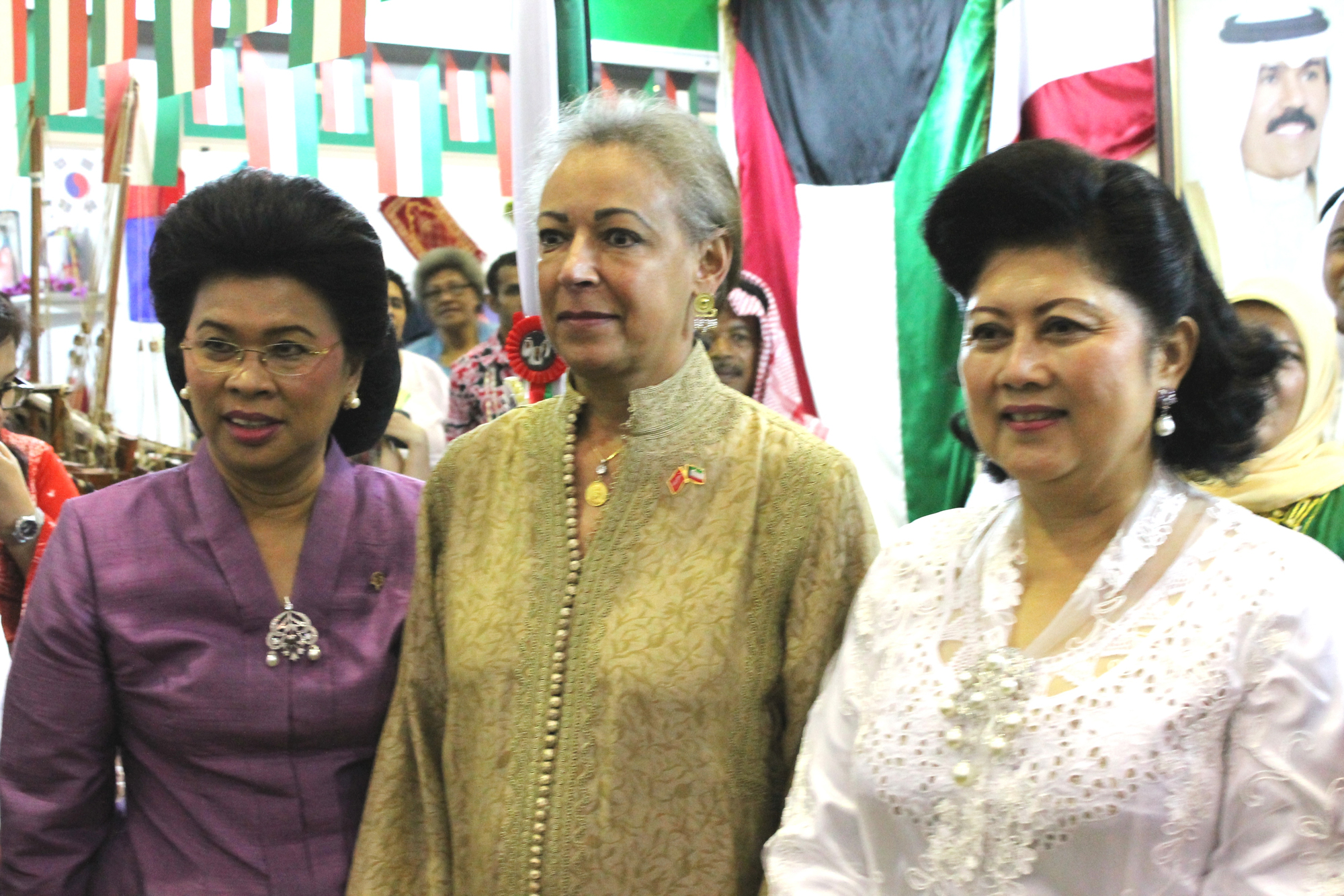 KUNA : Sheikha Hussa, diplomats participate in international bazaar