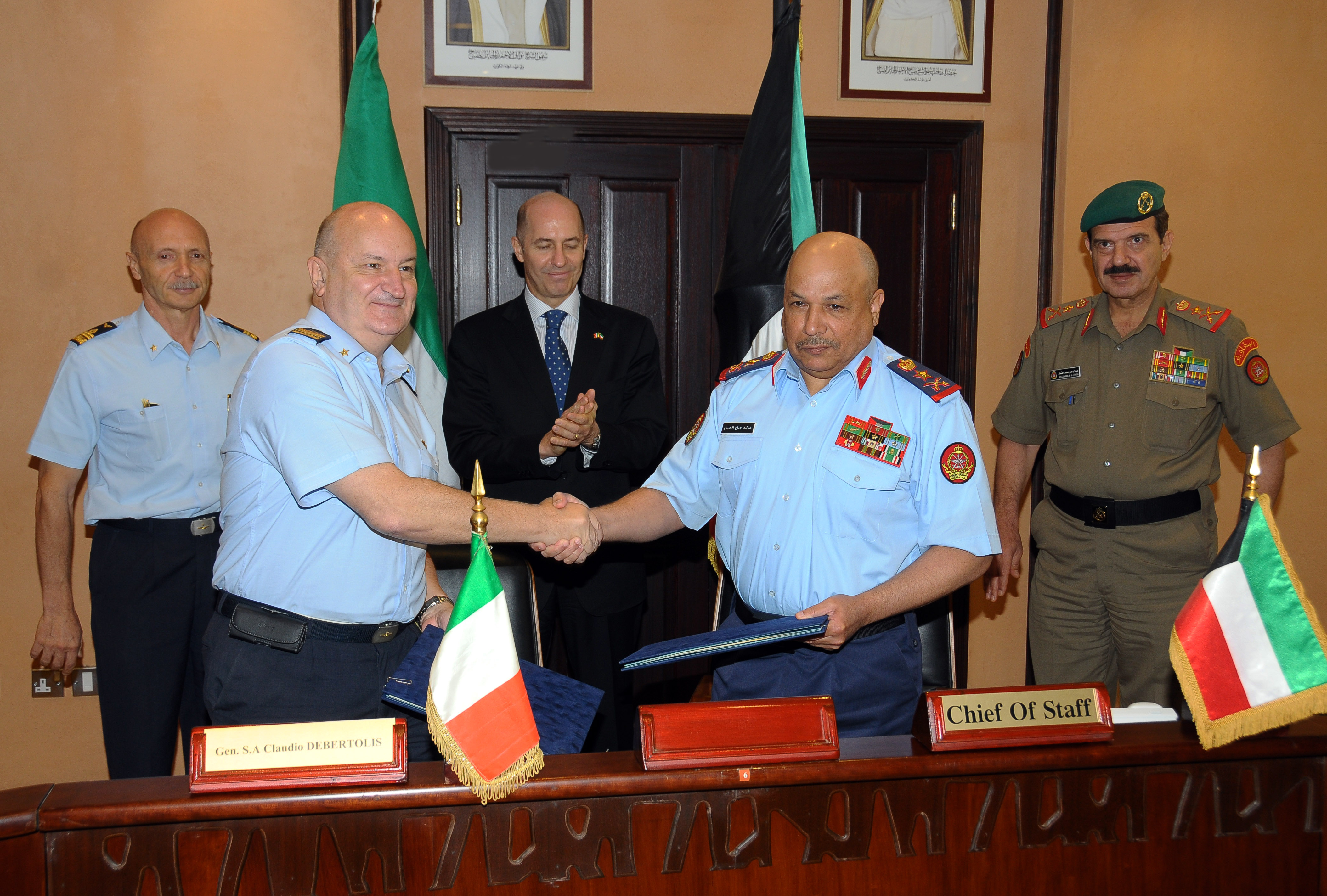 KUNA : Kuwait Army Chief of Staff signs agreement with Italian Lt. Gen ...