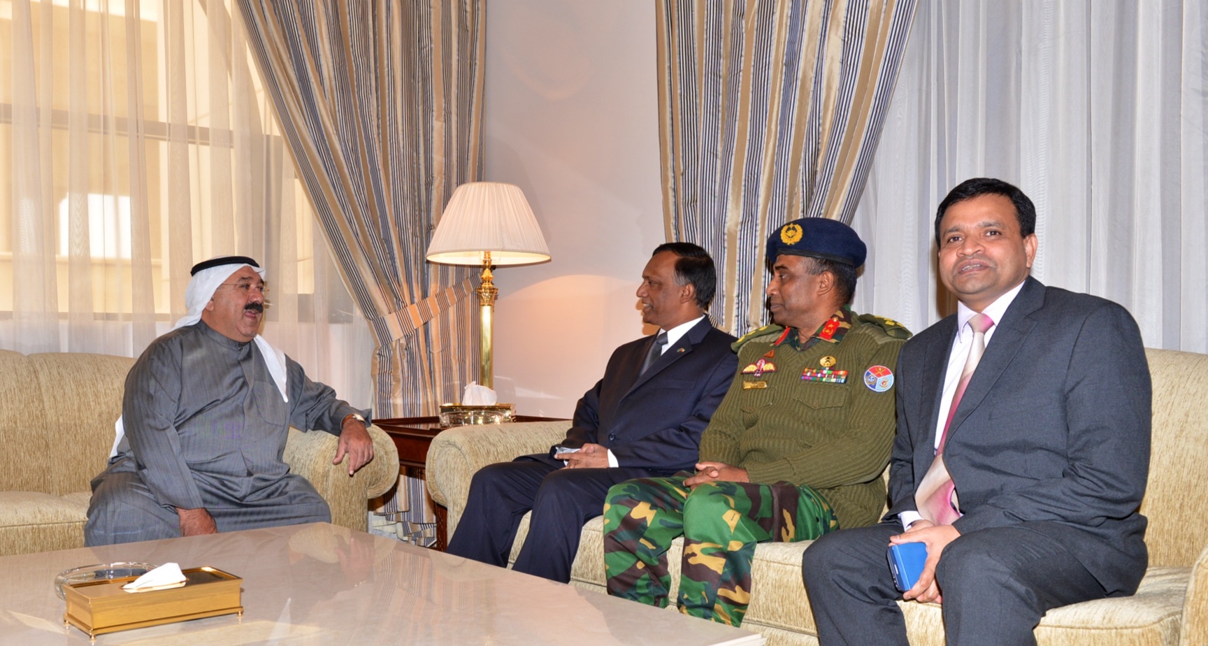 KUNA : Amiri Diwan Minister receives KAC officials, diplomat