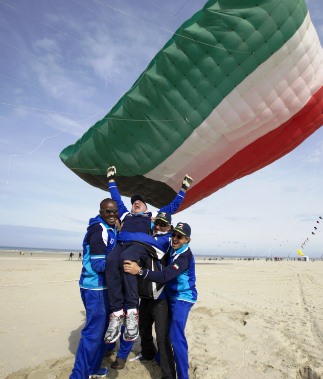 KUNA : Kuwait''s Al-Farsi kite team flies world''s largest kite in ...