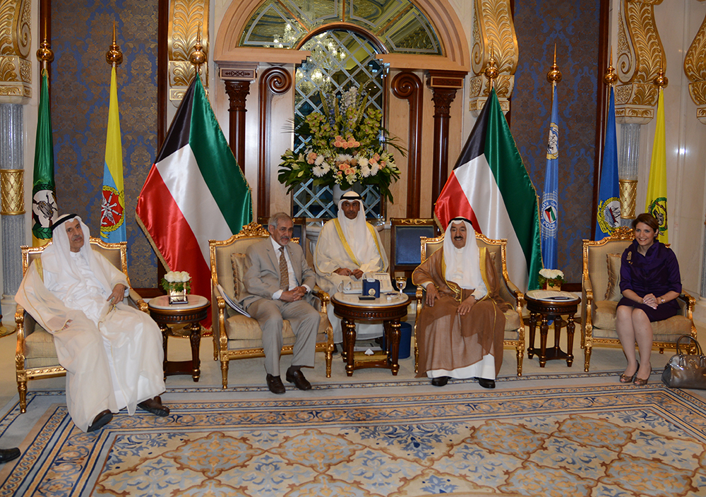 KUNA : His Highness Amir receives KRCS new board