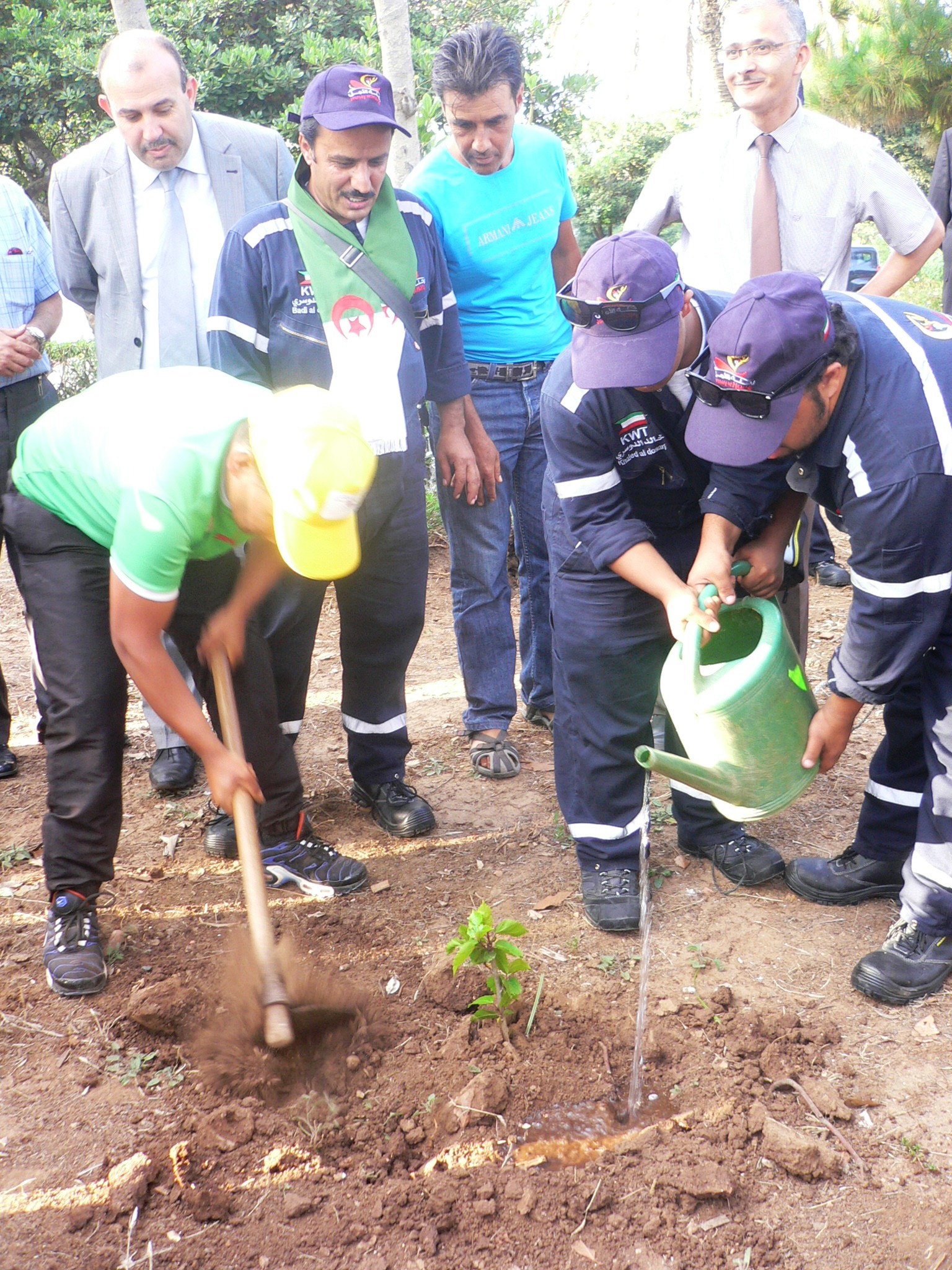 KUNA : Kuwaiti activists plant tree as symbolic gesture outside ...