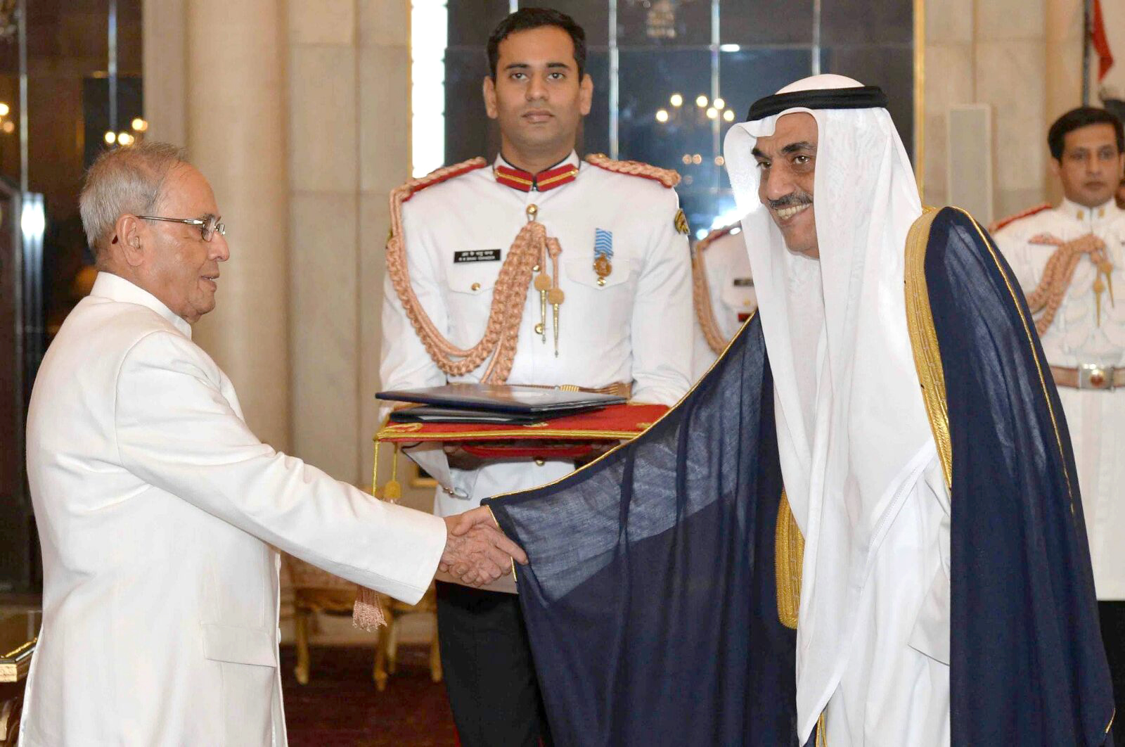 KUNA : Amb. Fahad Al-Awadi presents credentials to Indian President