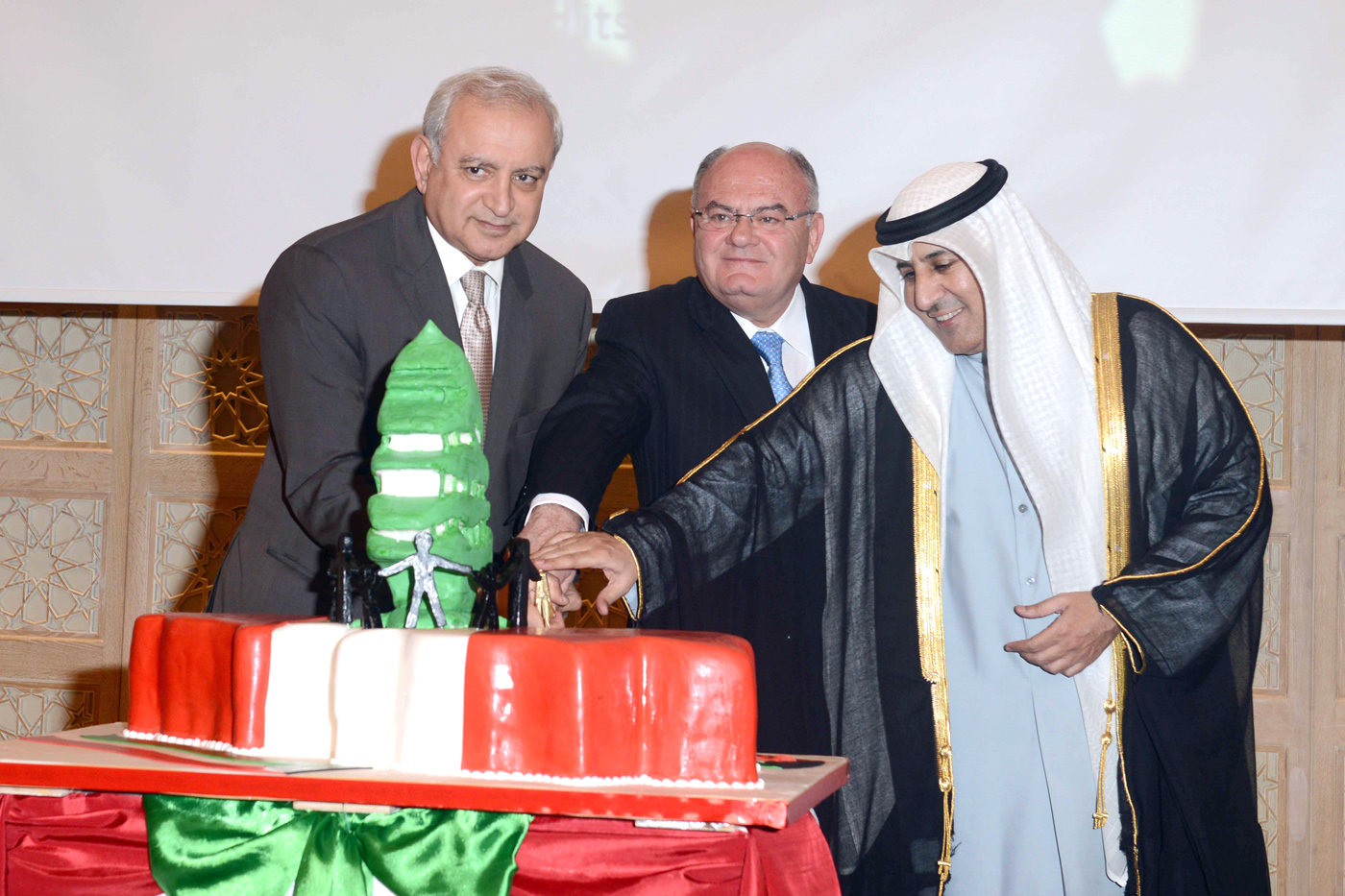 كونا : Min. Al-Essa commends strong Kuwait-Lebanon relations