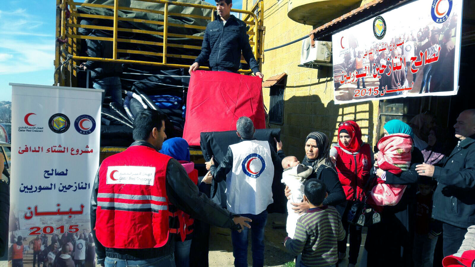 KUNA : Kuwaiti, Qatari Red Crescent societies provide aid to refugees ...