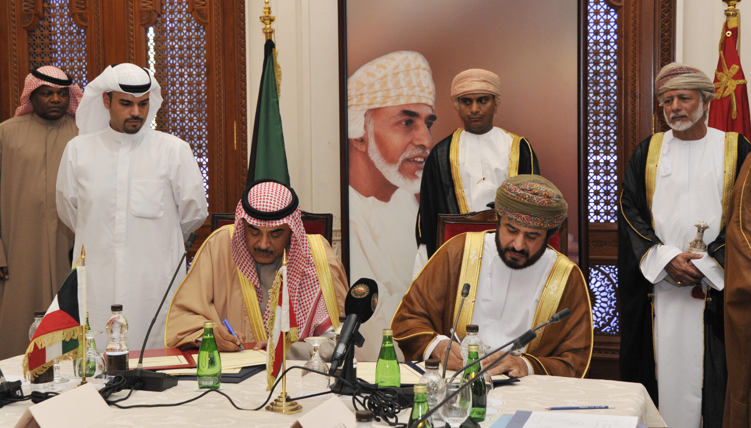 KUNA : Kuwaiti, Omani leaders eager to boost bilateral co-op -- FM