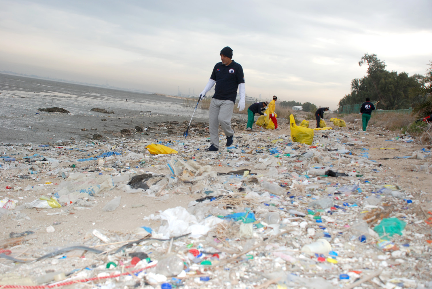 KUNA : Kuwaiti divers pursue cleansing marine environment