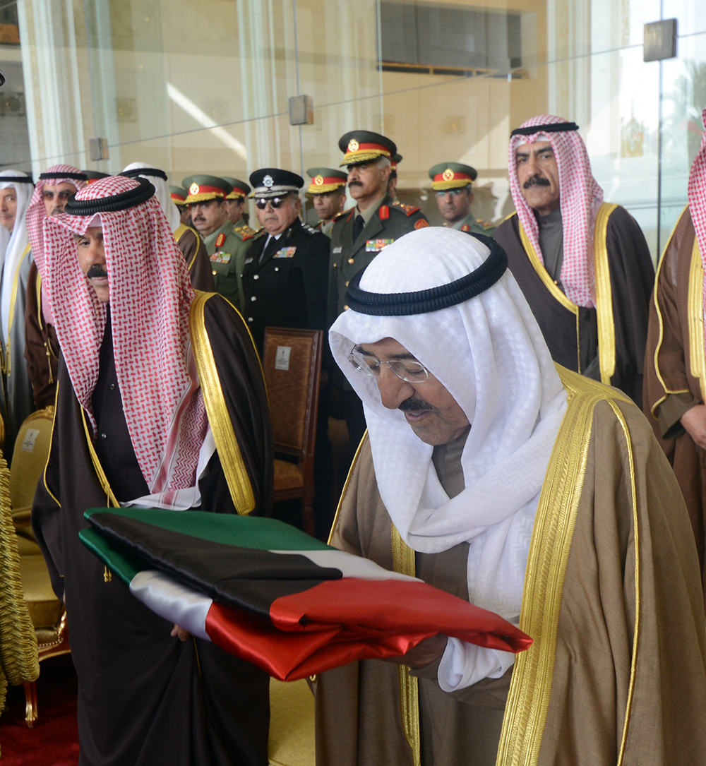 KUNA : His Highness Amir attends flag-raising ceremony - diwan - 25/01/2016