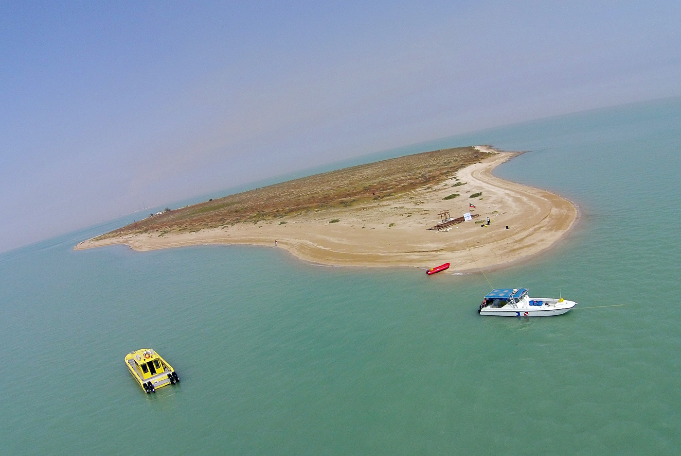 KUNA : Kuwaiti divers clear up spots around Meskan island