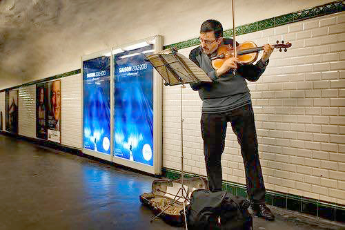 KUNA : Aspiring musicians turn Metro hallways into Paris's largest ...
