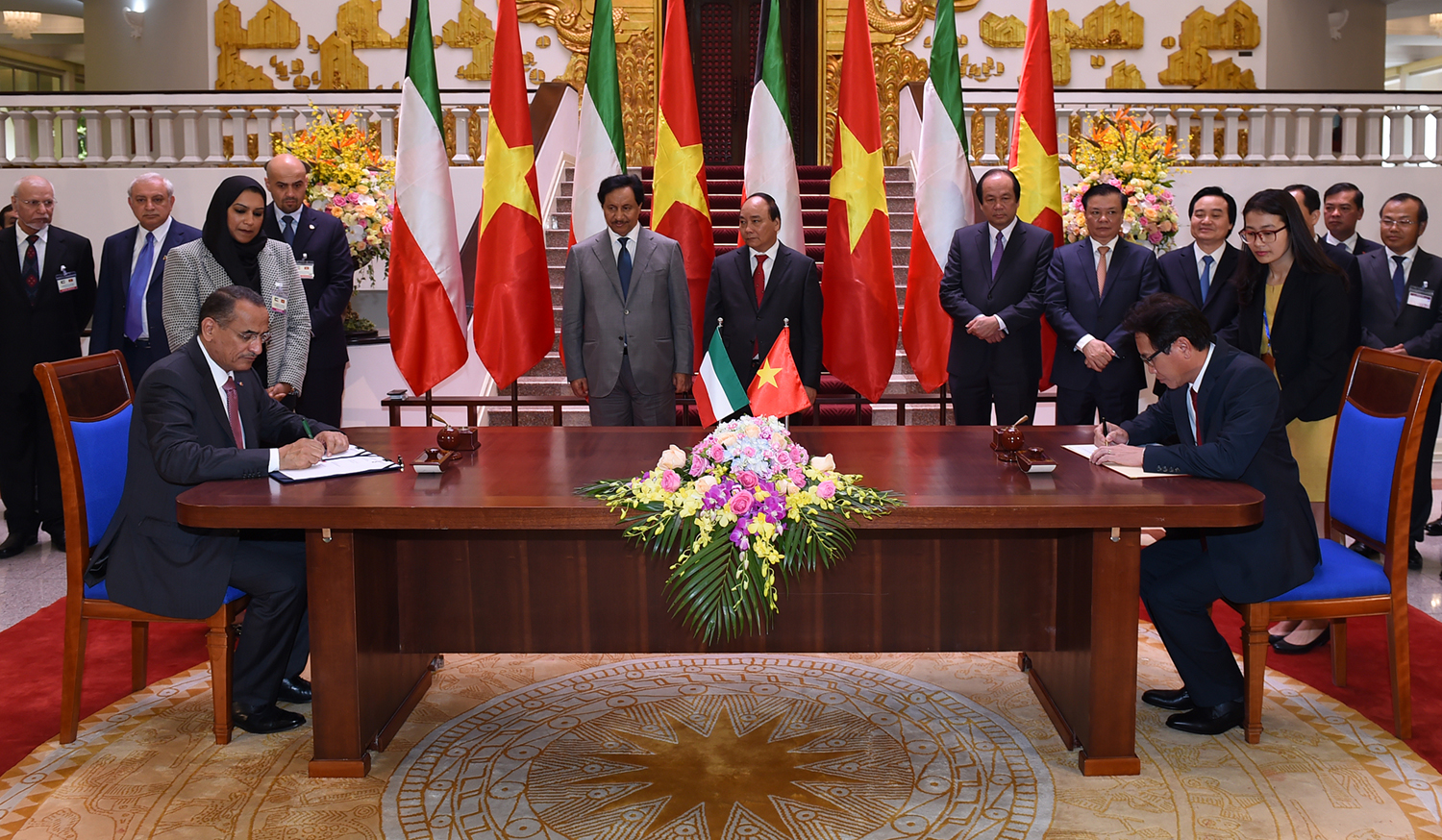 Kuwait Petroleum International (KPI) CEO Bakheet Al-Rashidi and General ...