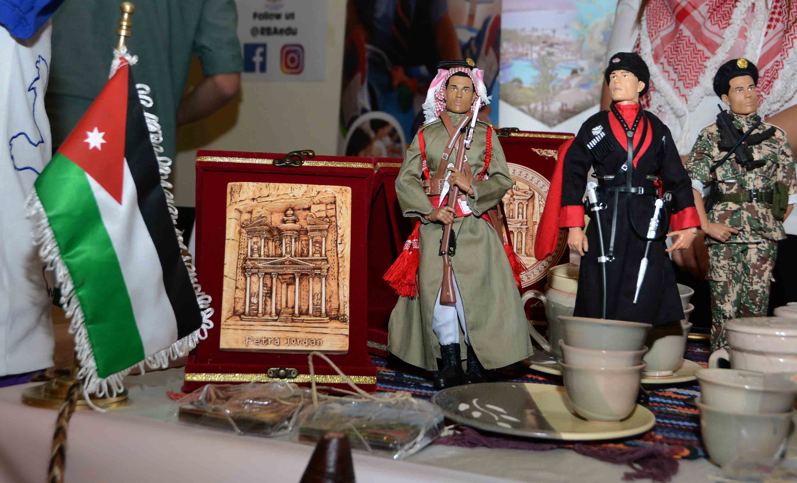KUNA : Kuwaiti arts, crafts exhibition gathers 45 nationalities ...