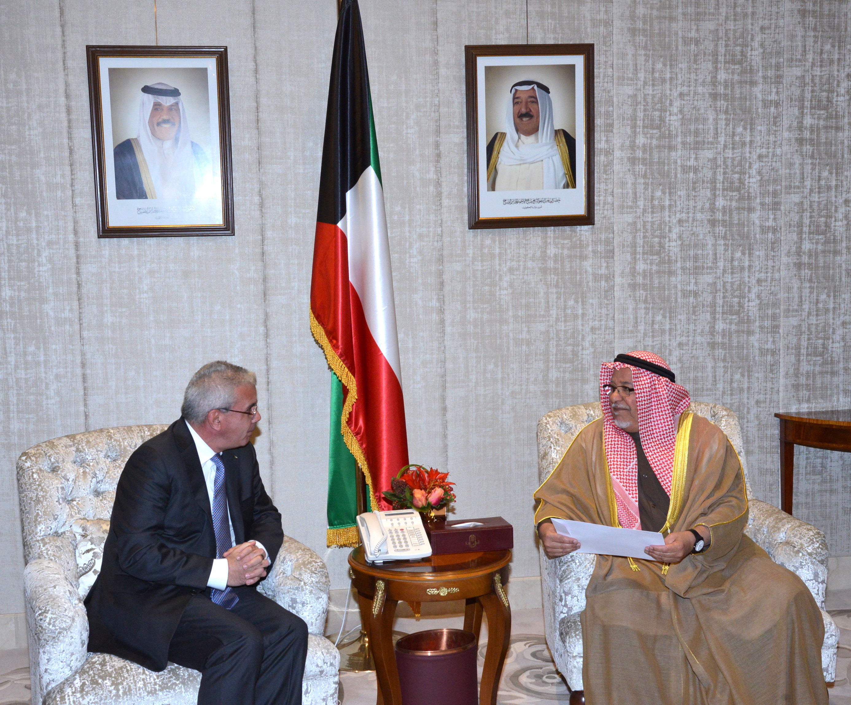 KUNA : HH Amir receives letter from Palestinian Pres.