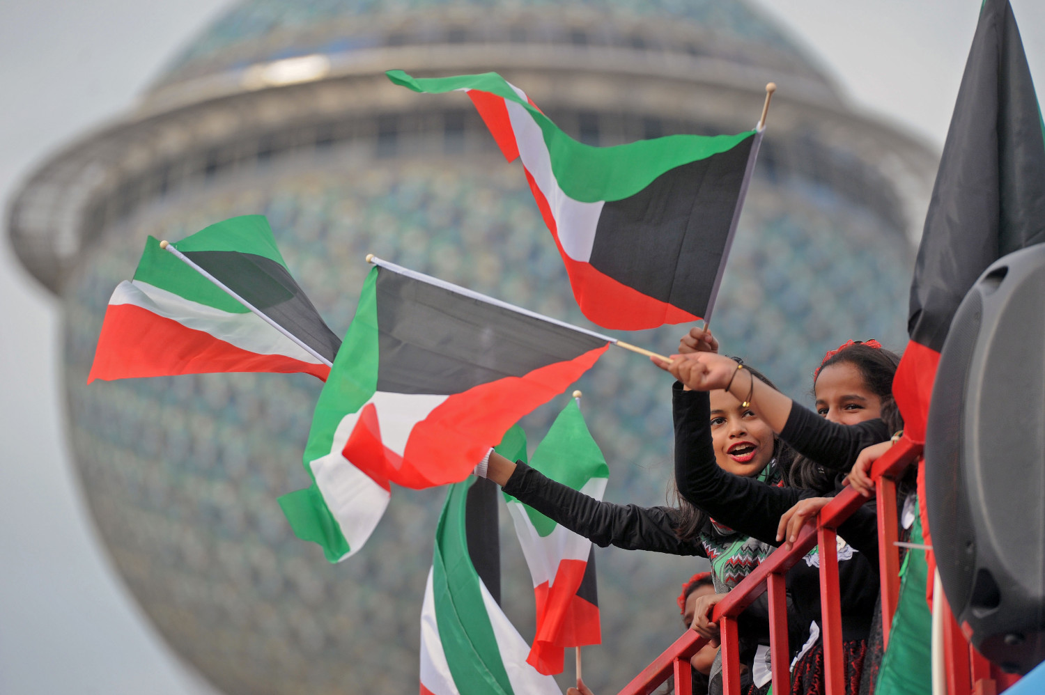 KUNA : Kuwait main seaside road witnesses national carnival - Society ...