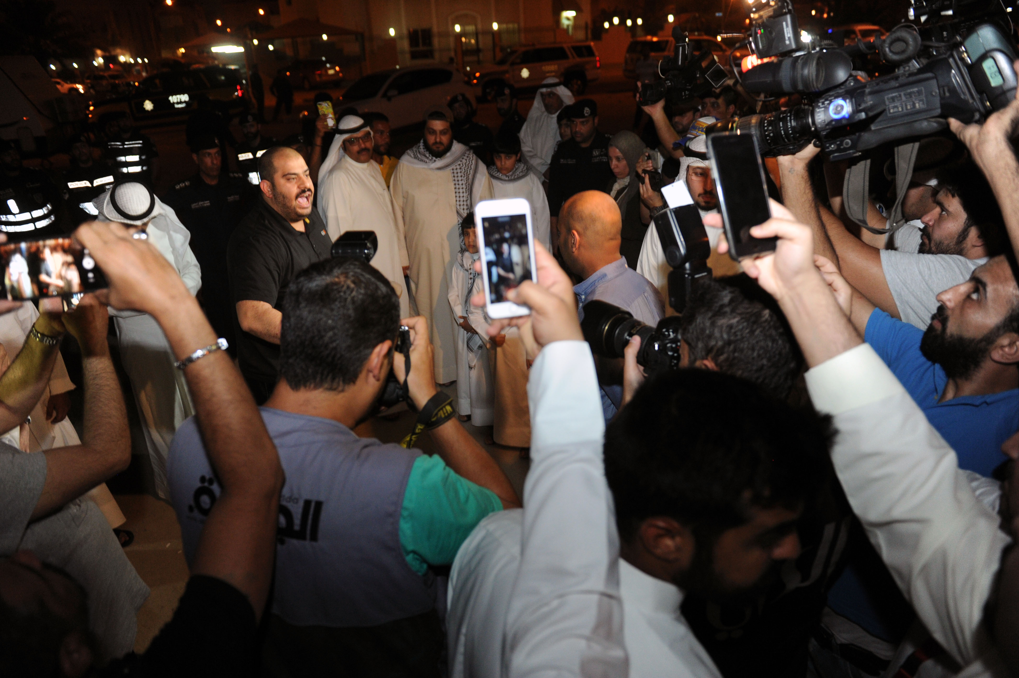 KUNA : Kuwaitis gather to show solidarity with Palestinians