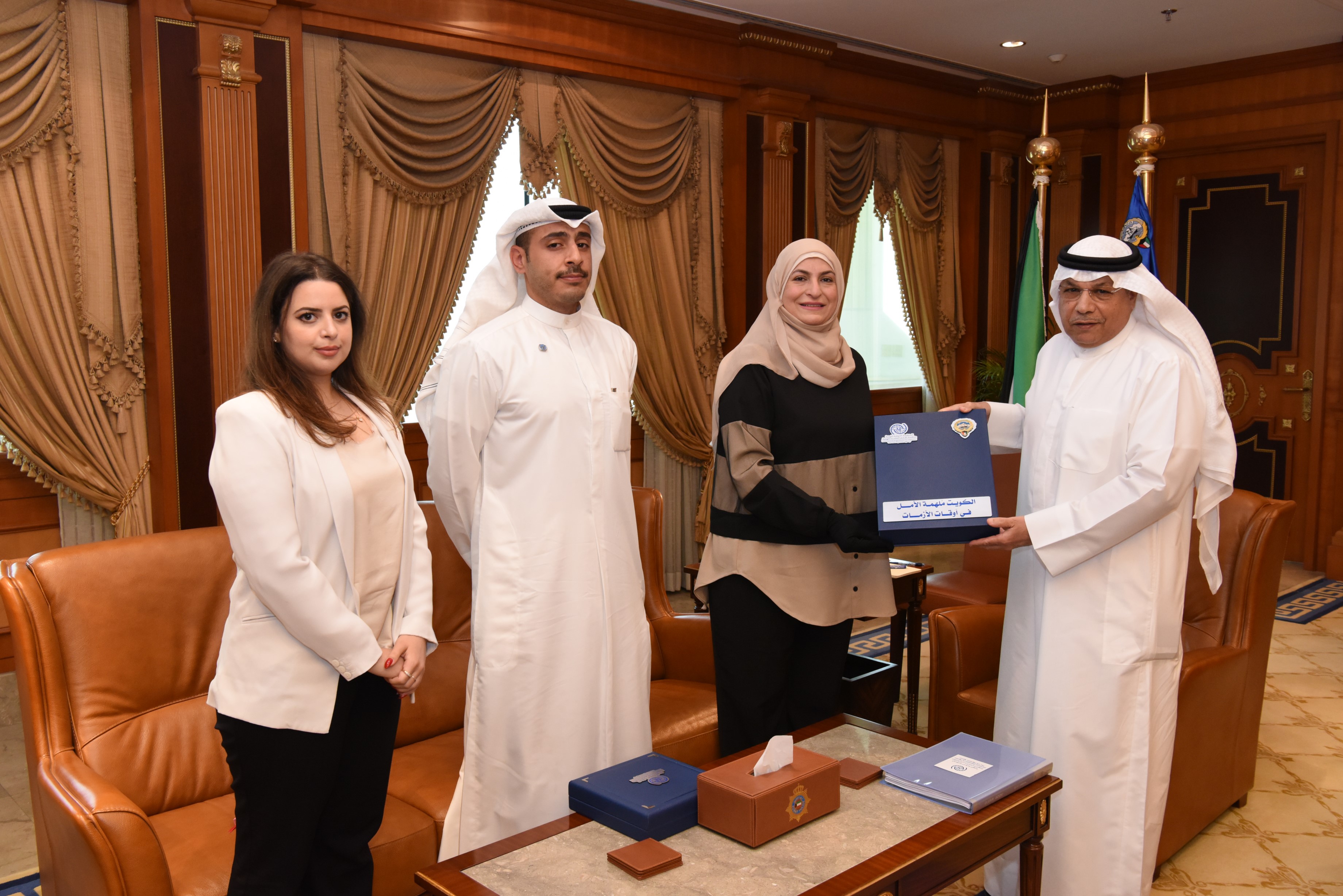 Interior Minister Sheikh Khaled Al-Jarrah Al-Sabah meets the Chief of ...