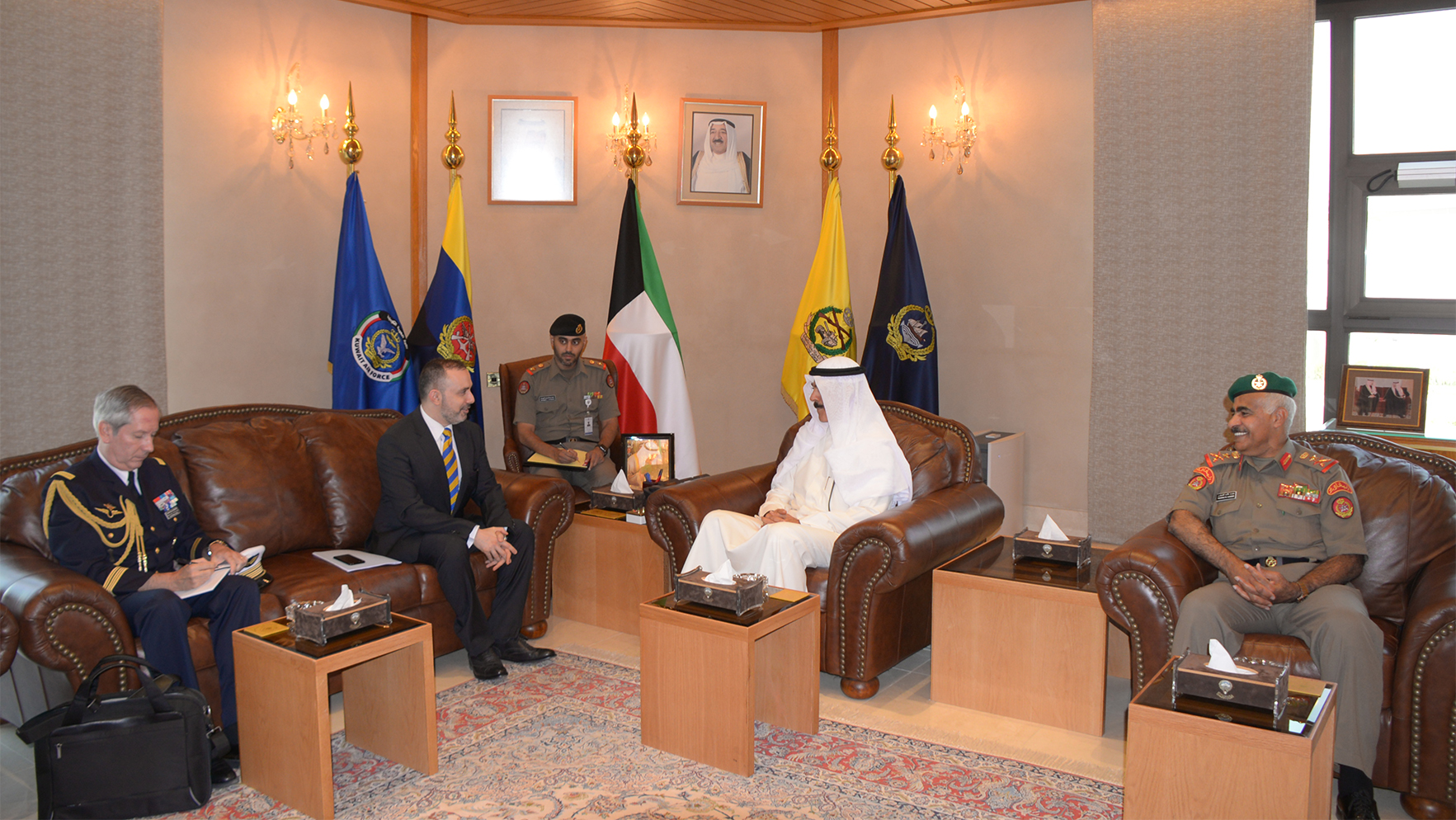 KUNA : Kuwait's Defense Minister meets French ambassador