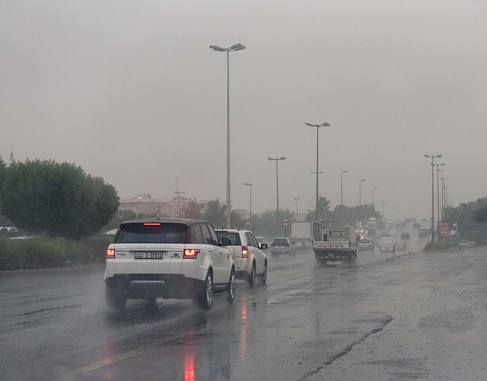 KUNA : Kuwait now .. Rain, low horizontal visibility - General - 14/11/2018