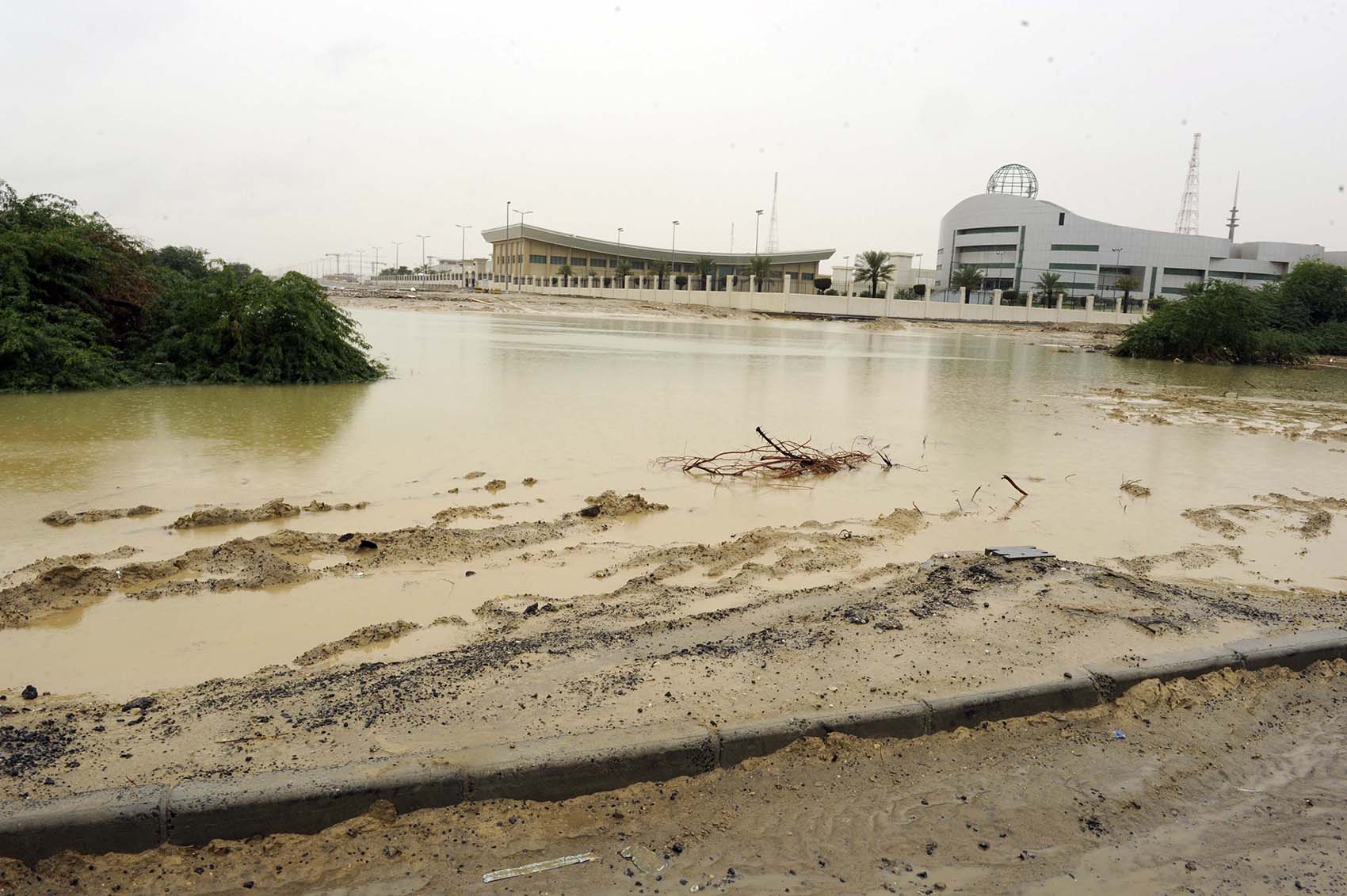 KUNA : Torrential rains swamp Kuwait roads - General - 15/11/2018