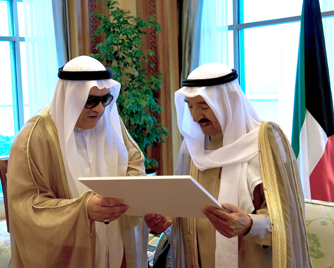 KUNA : His Highness the Amir receives Marafi Charity members