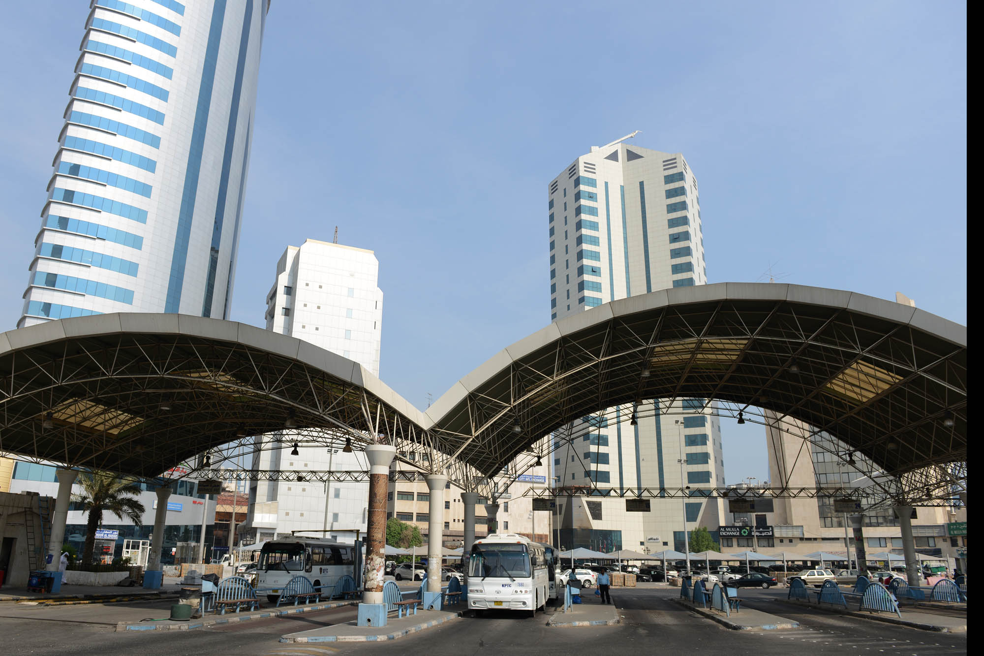 KUNA : Public transportation... One solution to Kuwait's suffocating ...