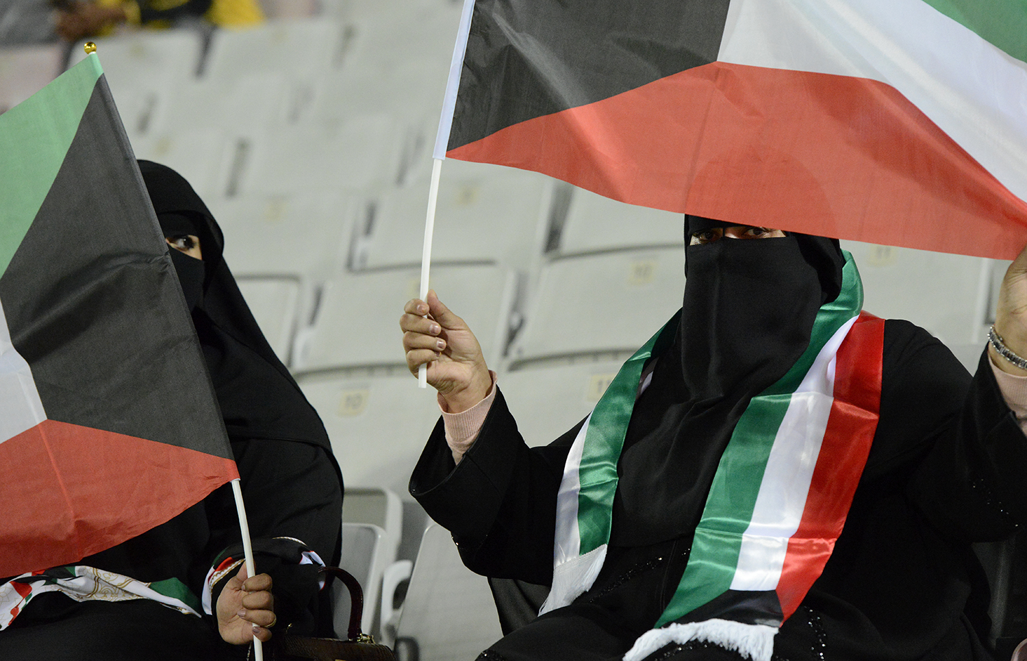 KUNA : Female fans cheer for their teams in Gulf football Cup - Sports ...