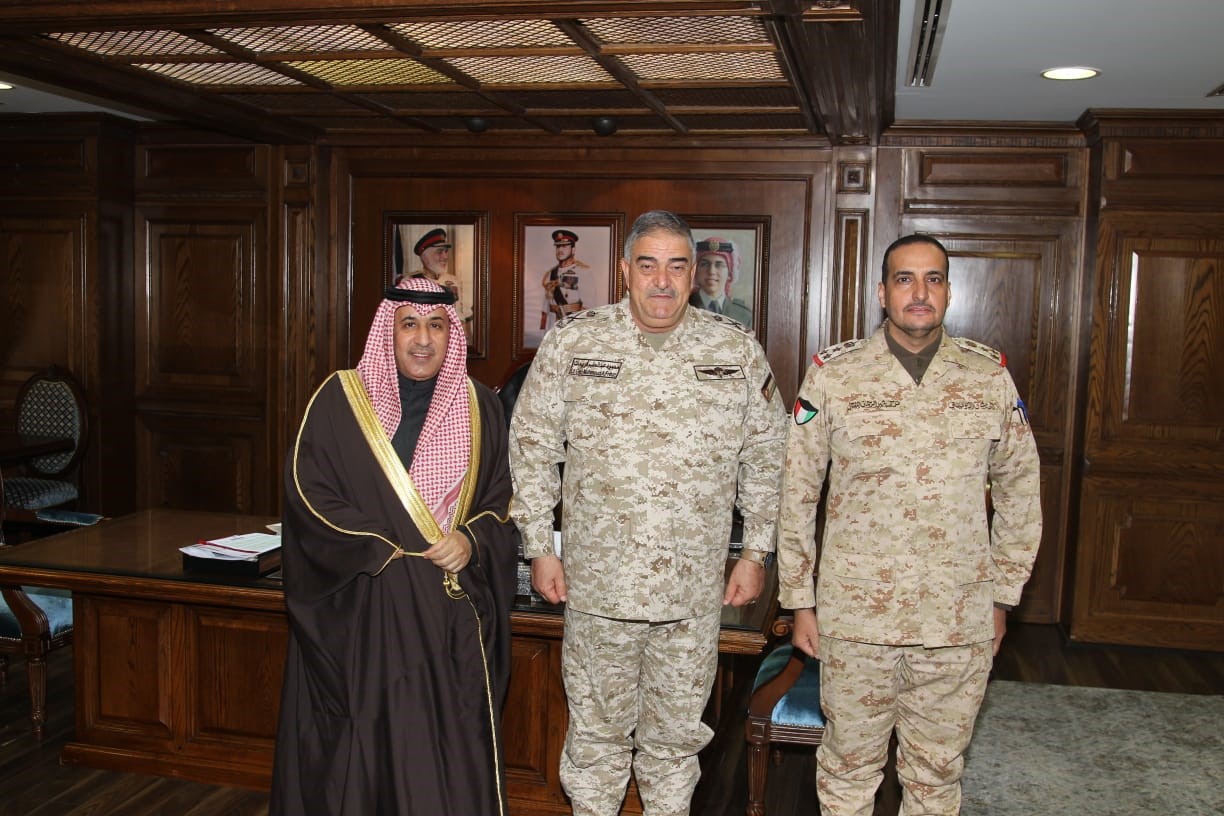 KUNA : Jordanian top brass, discuss cooperation with Kuwait's amb.