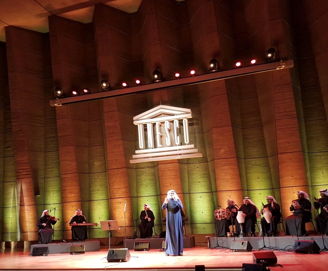 كونا : Kuwaiti folk tunes echo at a Paris night