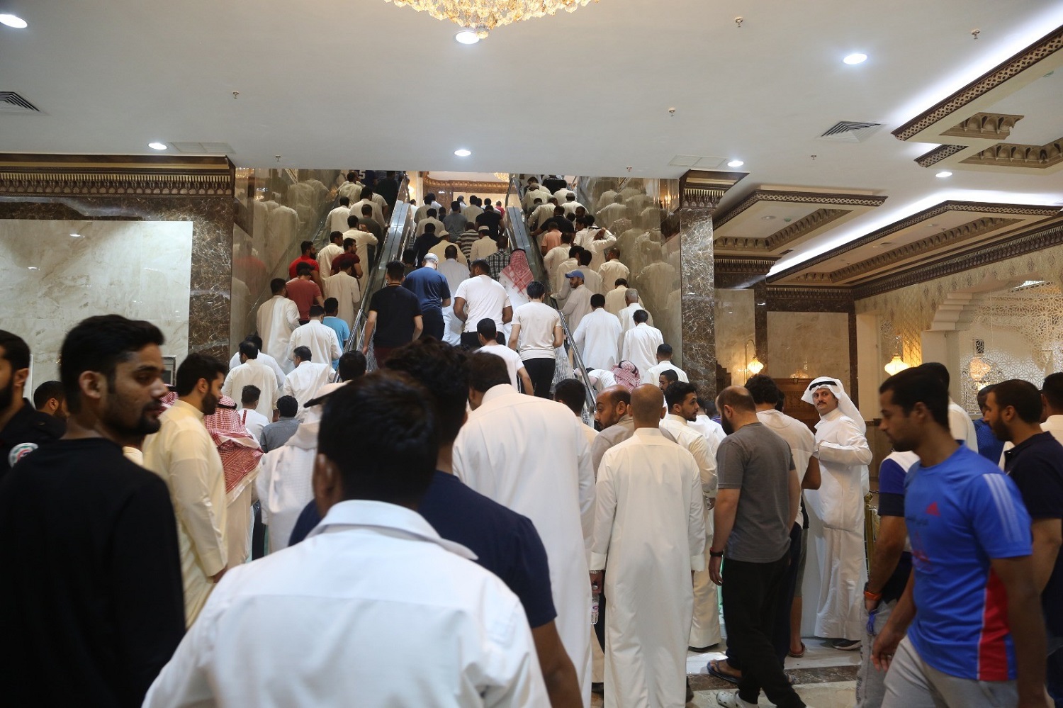 KUNA : Bilal bin Rabah mosque in Kuwait packed with worshippers for ...