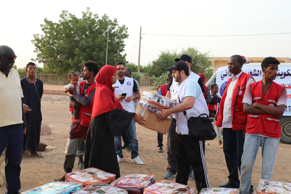 كونا : Kuwait as "Humanitarian Center" maintains local, global ...