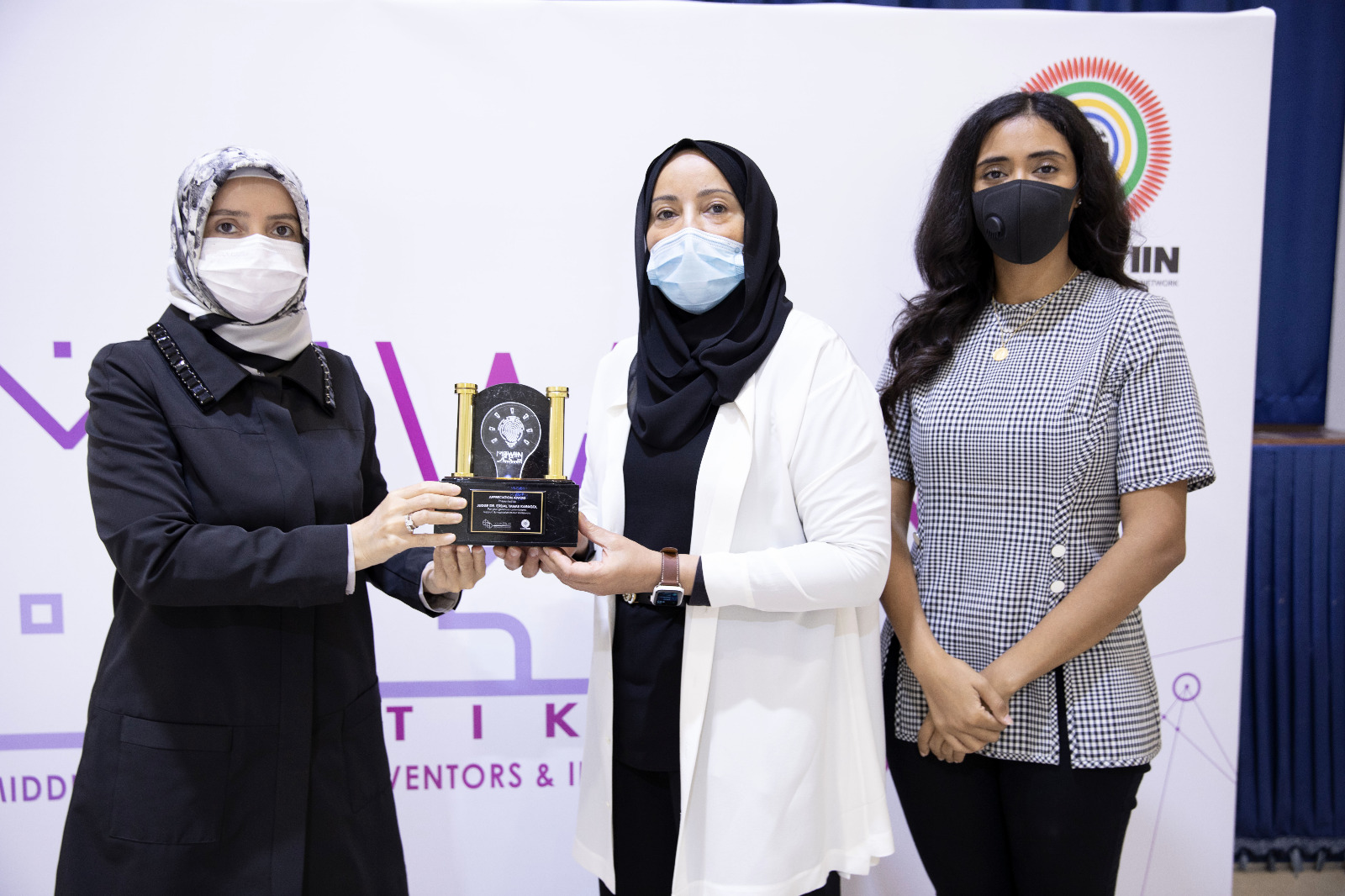 كونا : Al-Saad foundation hands Turkish Amb. awards for two winners