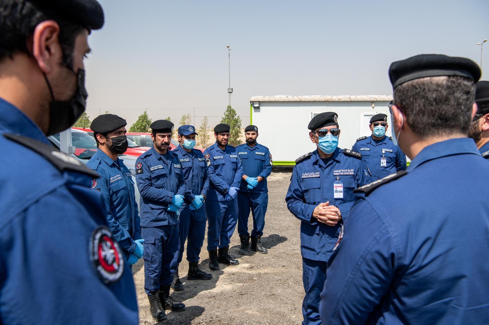 كونا : Kuwait Fire brigade chief inspects squads at quarantines