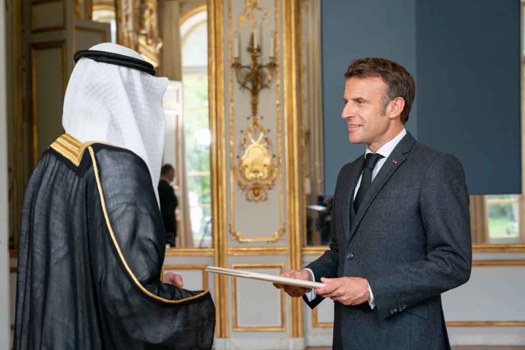 KUNA : Kuwaiti Amb. to France presents credentials to French Pres.