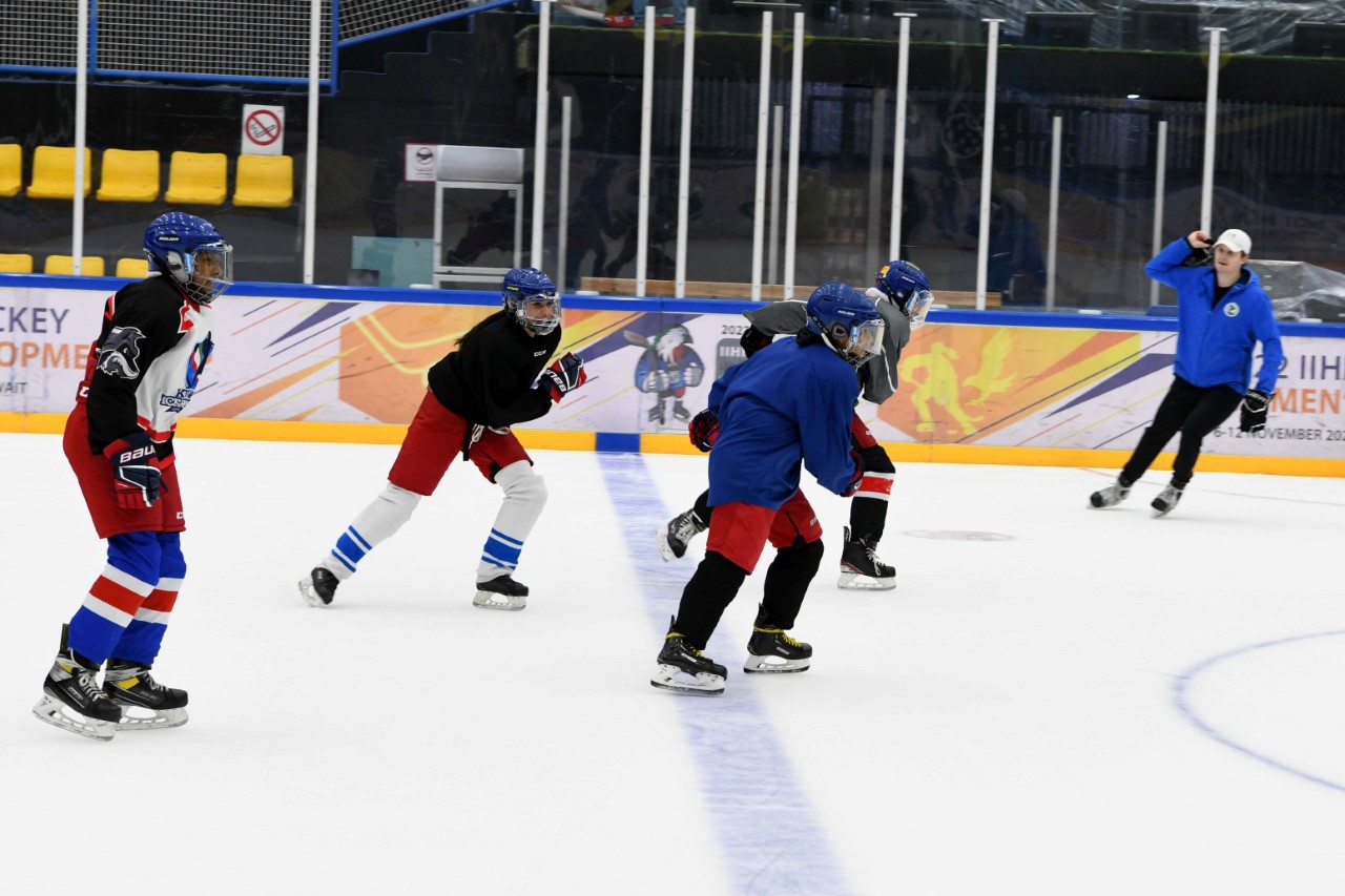 كونا : Kuwait Women's Ice hockey Nat'l team prepares for int'l championship