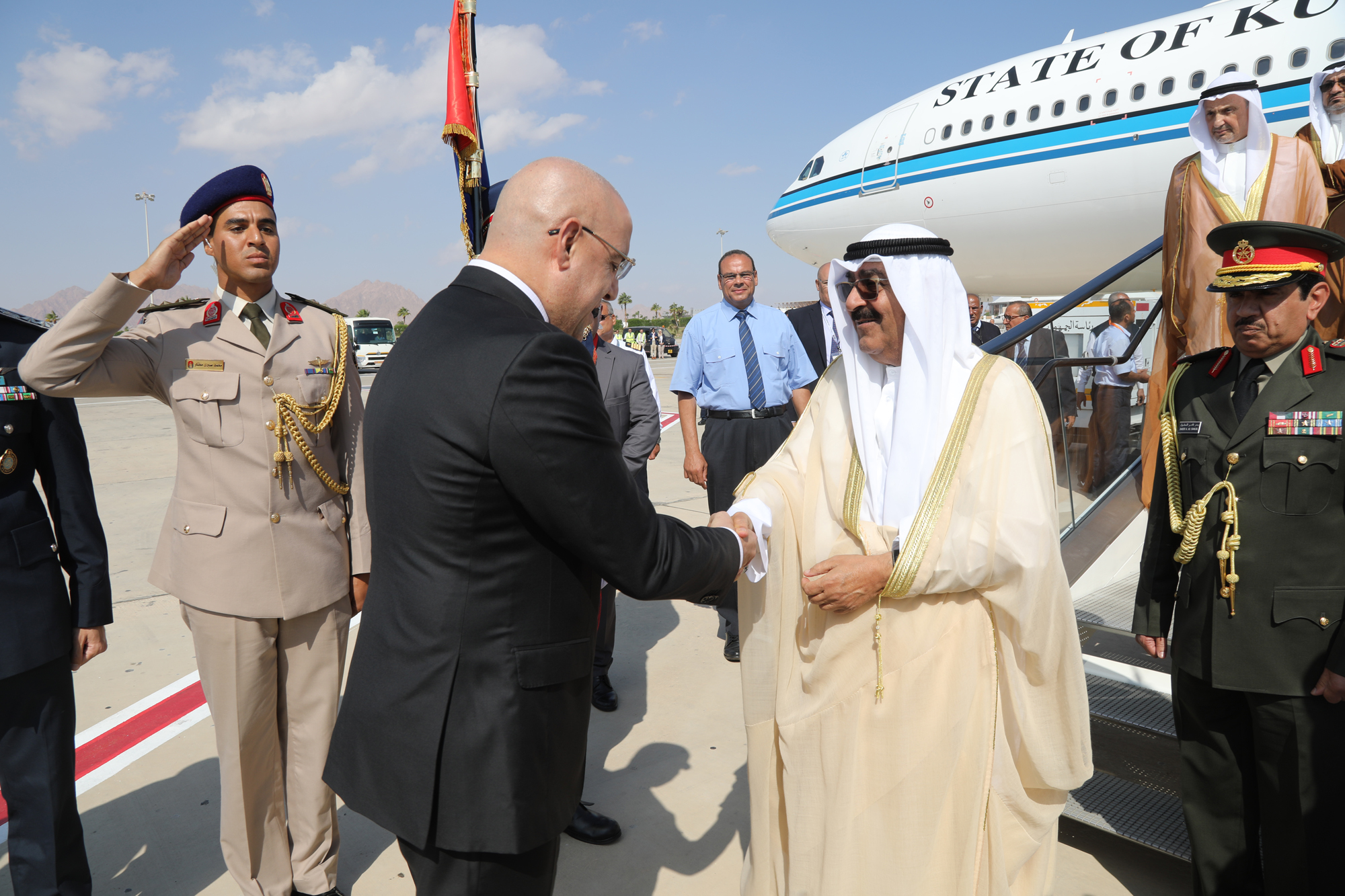 KUNA : Kuwait Amir Representative Sheikh Mishal arrives in Egypt for ...