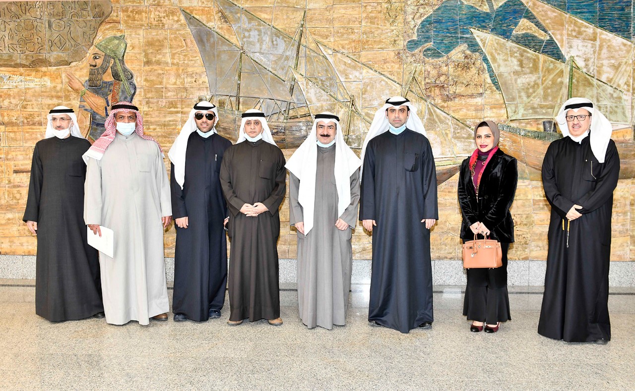 كونا : Kuwait information minister assures local cultural body of support