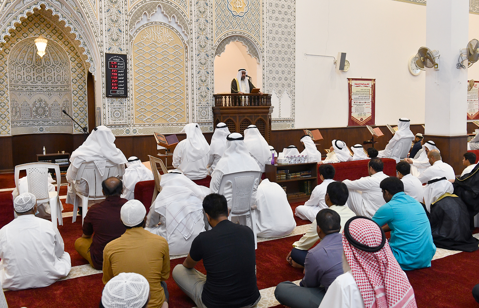 KUNA : Kuwaiti people perform Eid prayers in exuberant spiritual ...