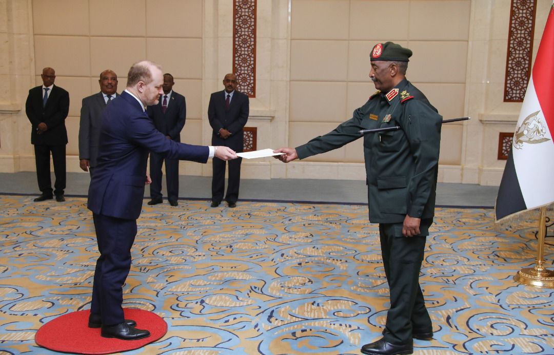 KUNA : Godfrey presents credentials as US Amb. in Sudan after 25-year gap