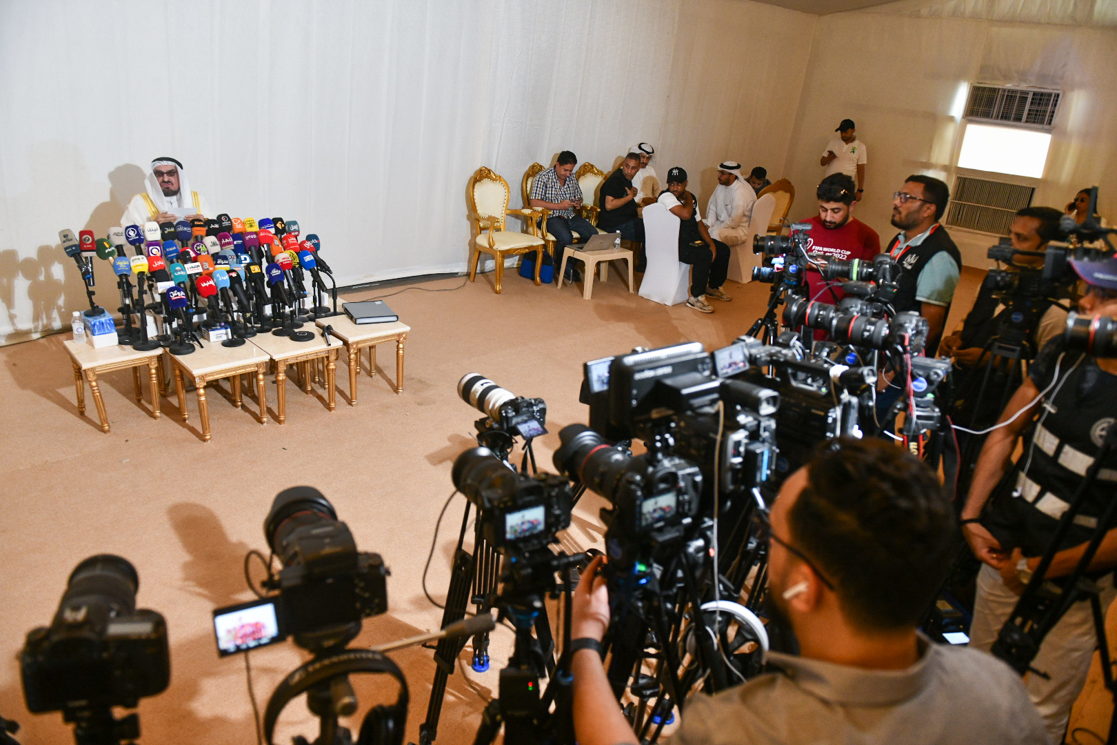 KUNA : 42 more Kuwaitis apply for forthcoming parliament vote