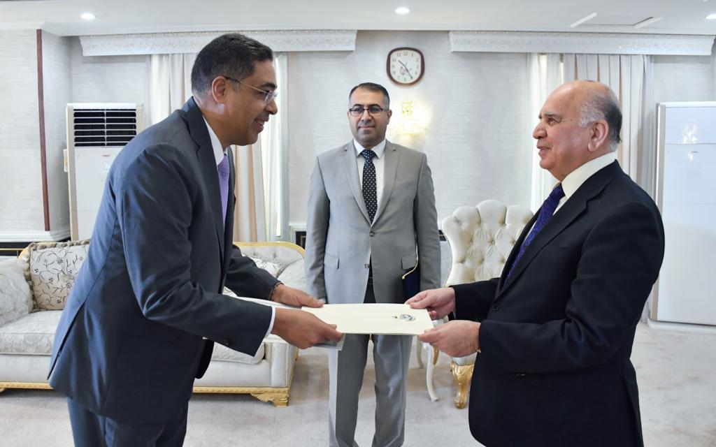 KUNA : Kuwait's Amb. presents his credentials to Iraq's FM