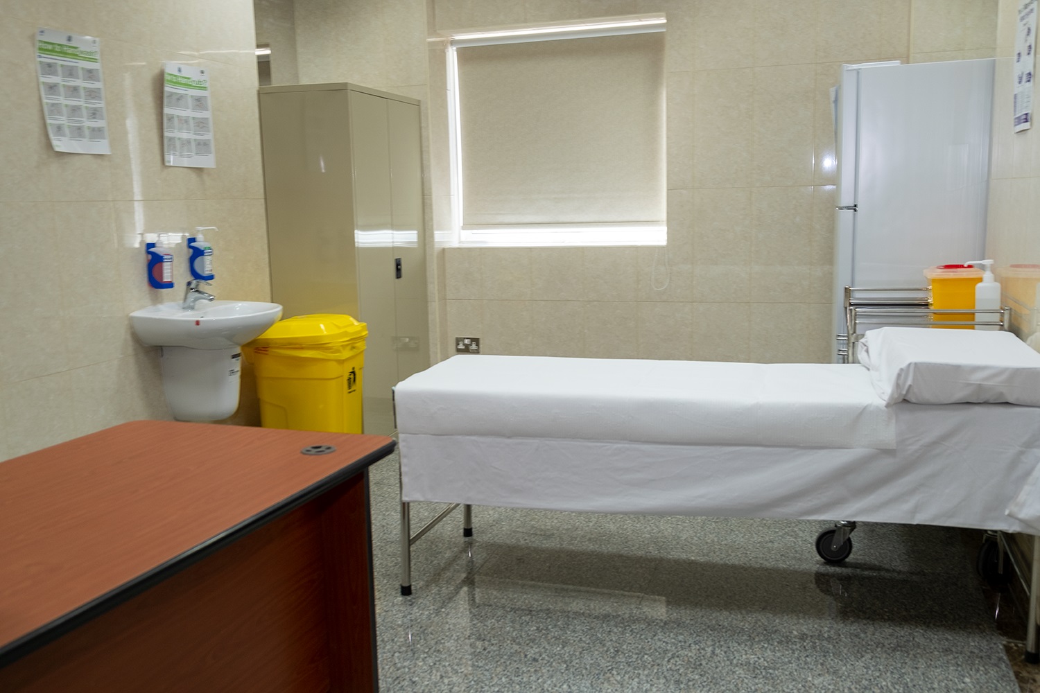 KUNA : Kuwait health minister opens new medical center