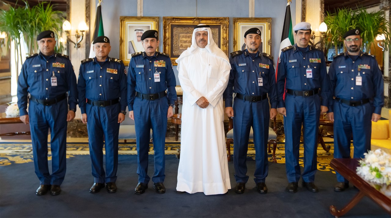كونا : Kuwait PM receives KFF officials, staff