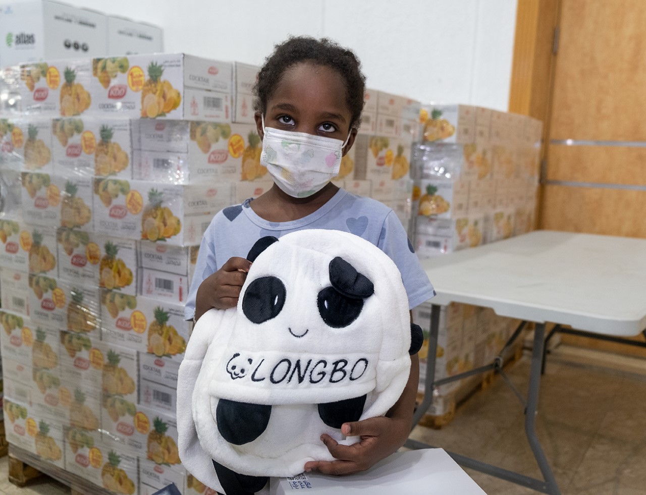 KUNA : Kuwait Red Crescent provides school accessories to poor families