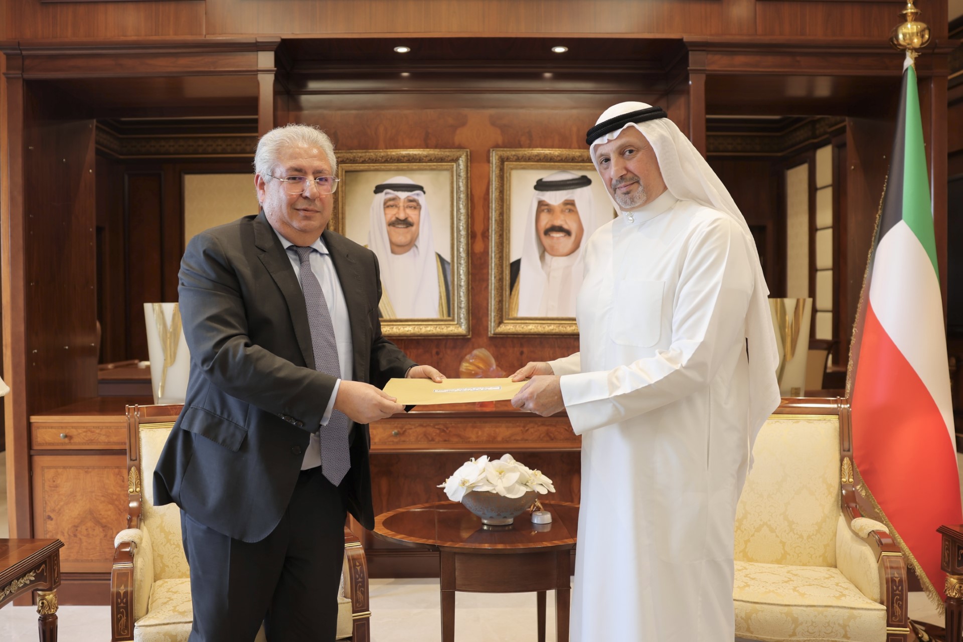 KUNA : Kuwait FM receives invitation from Egyptian president to the Amir