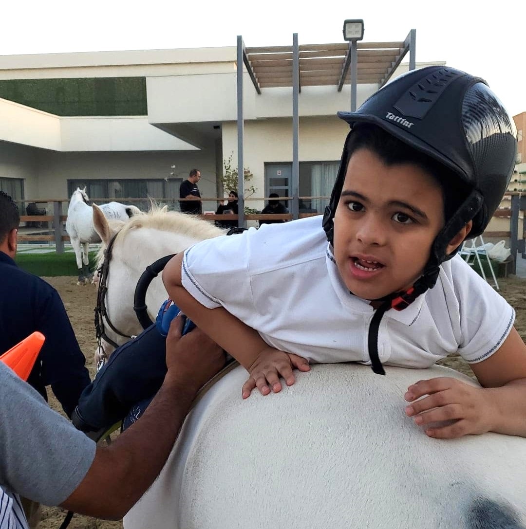 كونا : Horseback riding...healing experience for autistic people ...
