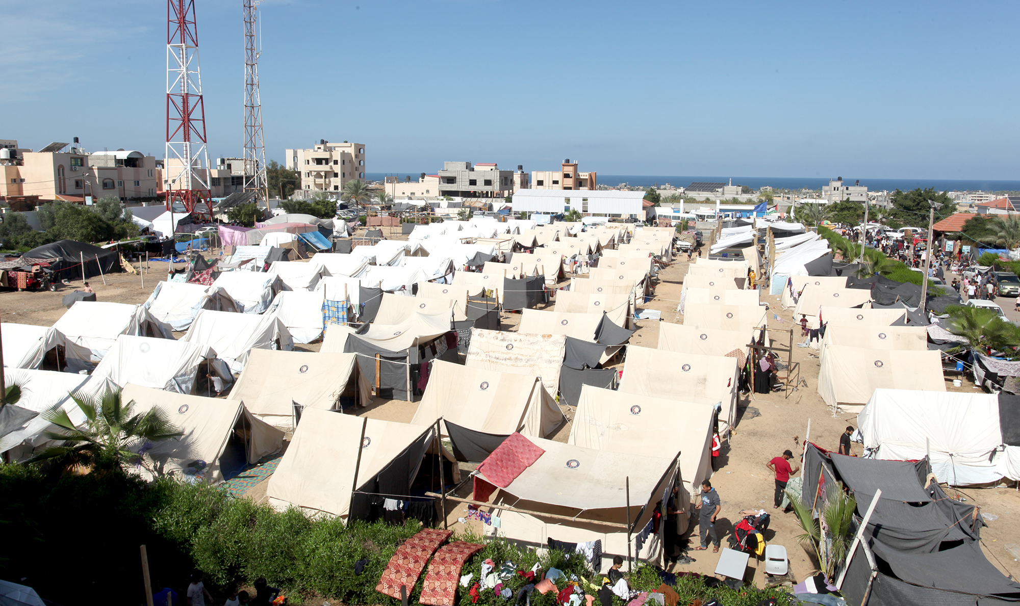 كونا : UNRWA sets up tens for displaced persons S. Gaza