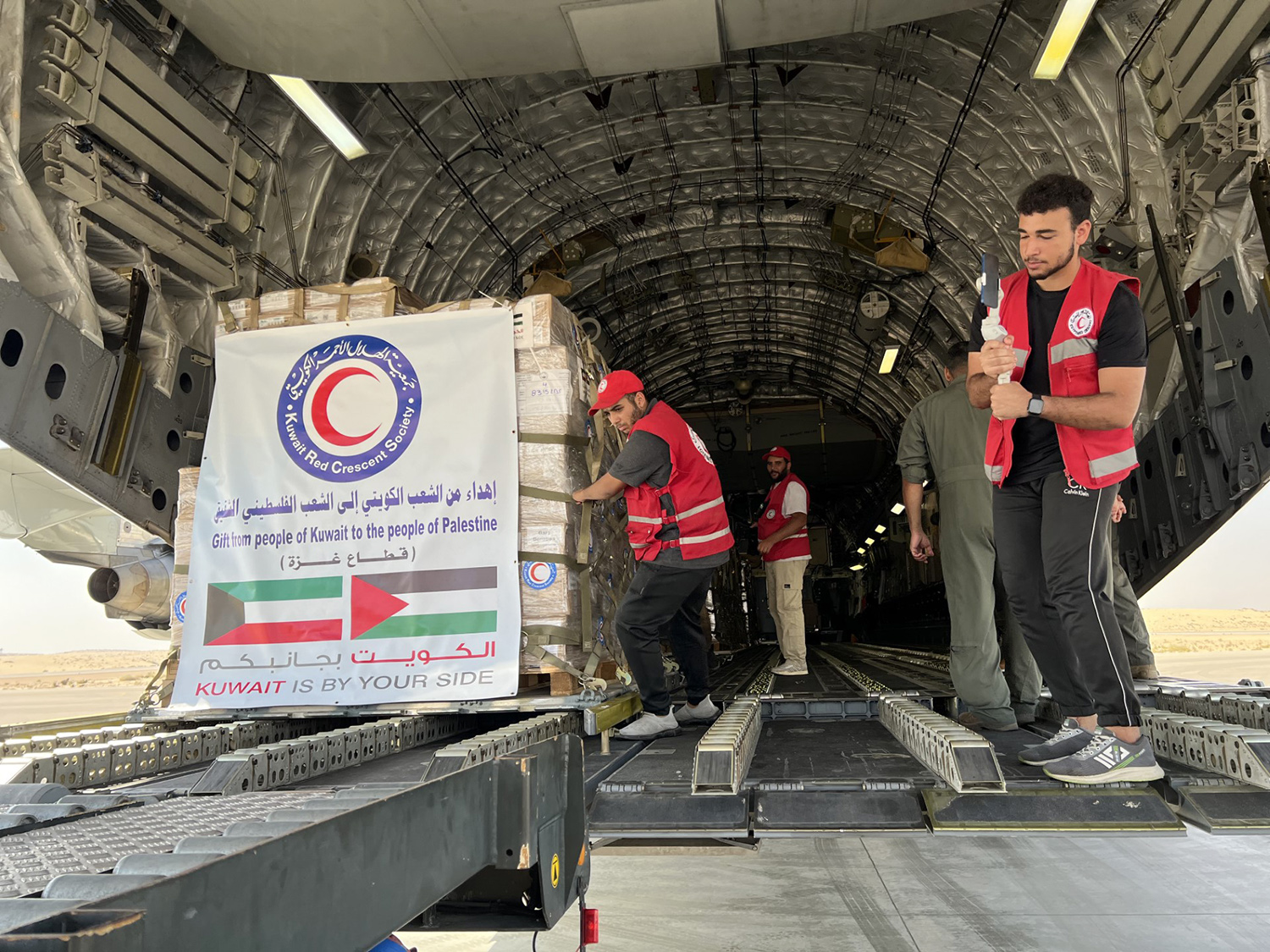 KUNA : Third Kuwaiti Gaza relief aid plane arrives Egypt's Al-Arish airport